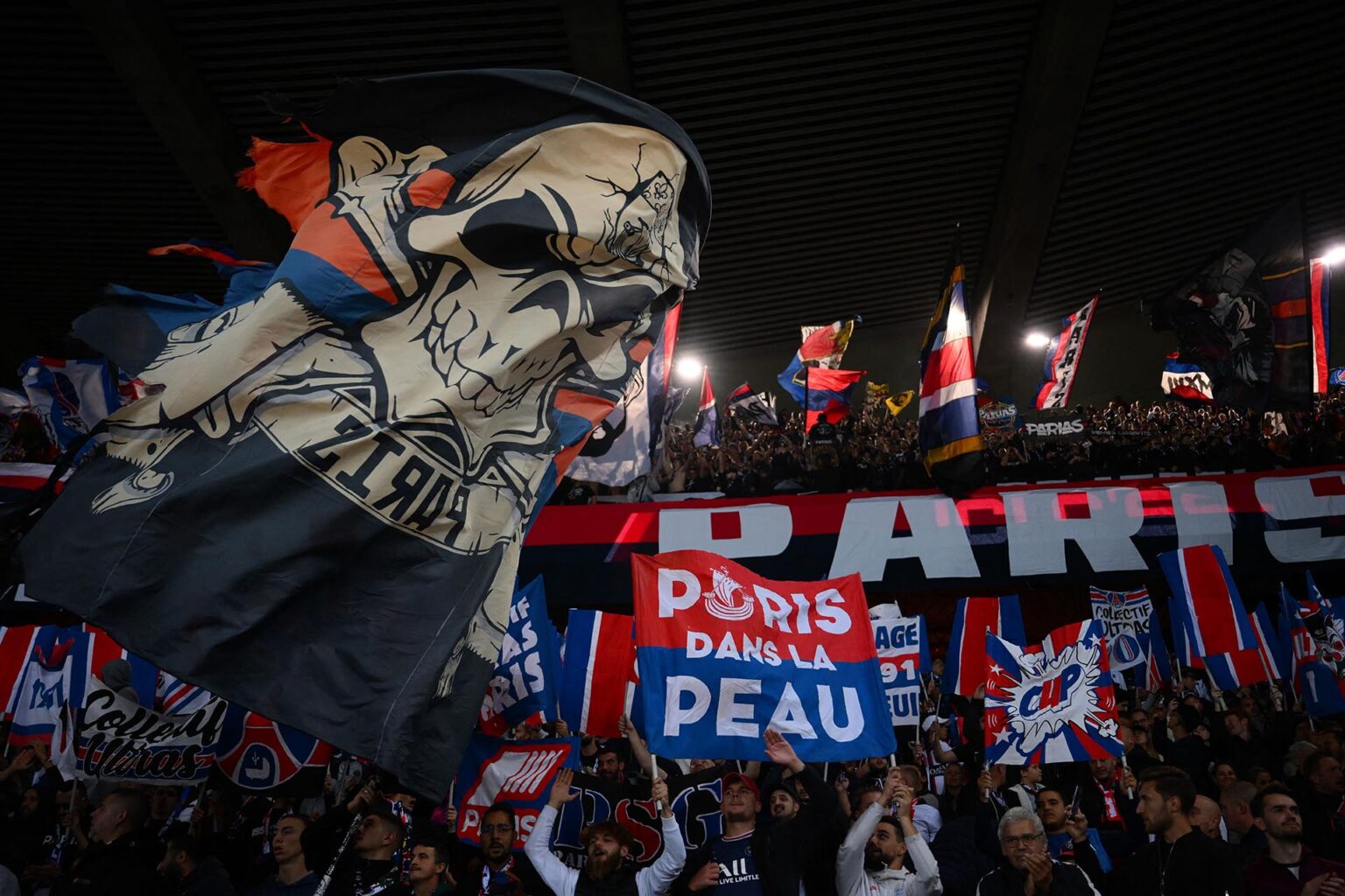 Los Ultras del PSG explotan antes del duelo vs FC Barcelona