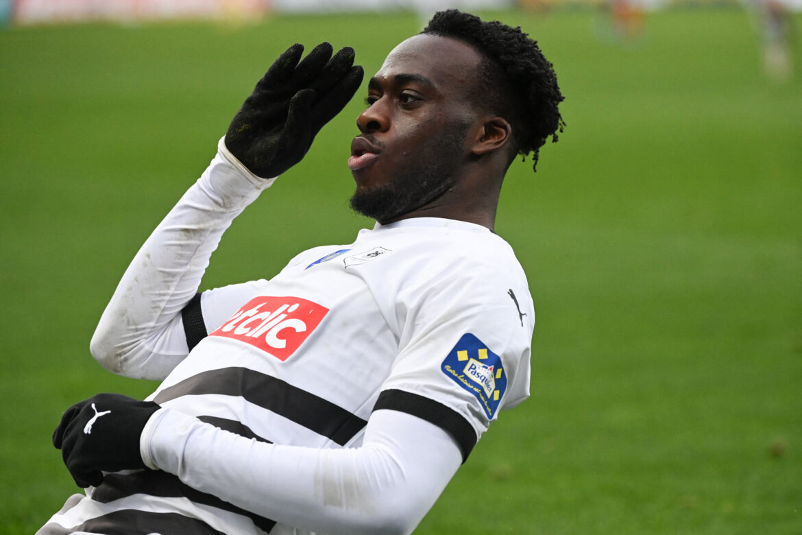 Arnaud Kalimuendo, ¿regresa al PSG o se queda en el Rennes?