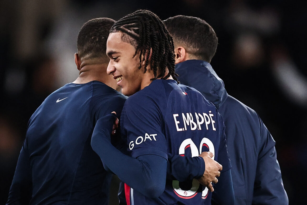 Ethan Mbappé convierte un hat trick con el PSG Sub-19